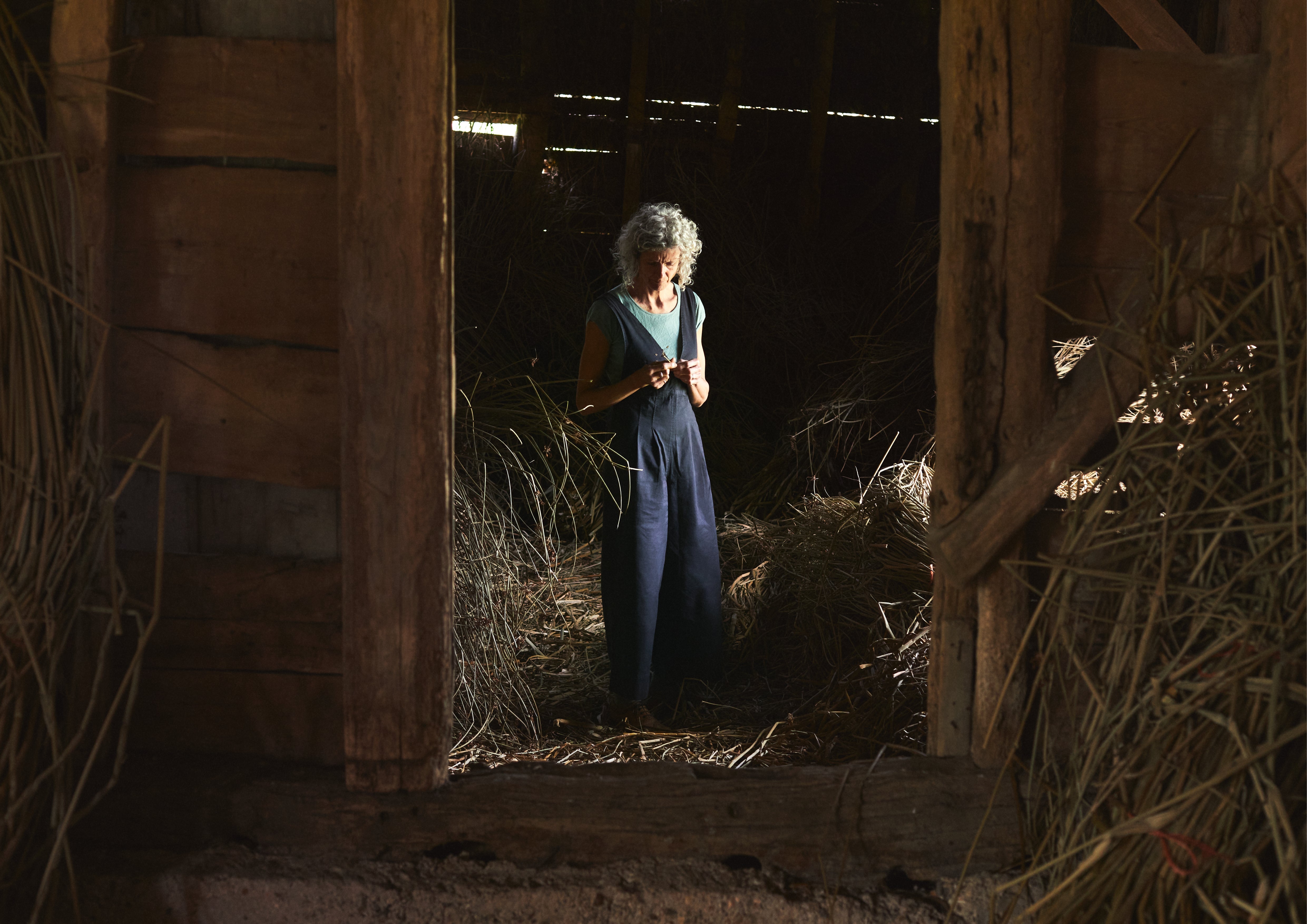 Weaving Bulrush in a Tythe Barn in Bedfordshire | TOAST Magazine